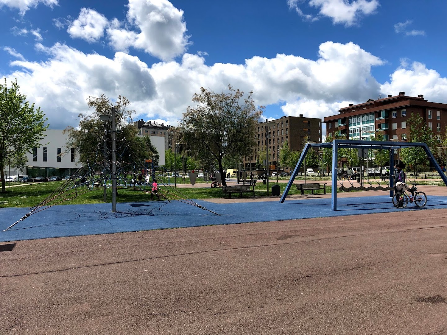 Parque infantil en parque del Este en Vitoria-Gasteiz - PequeMap ...