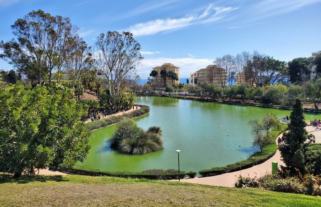 Parque de la Paloma en Benalmádena, Málaga - PequeMap - Lugares, rutas ...