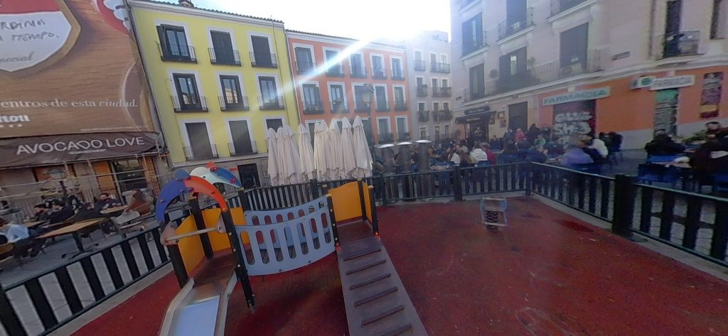 Parque infantil de la plaza del Rastrillo - PequeMap - Lugares, rutas y ...